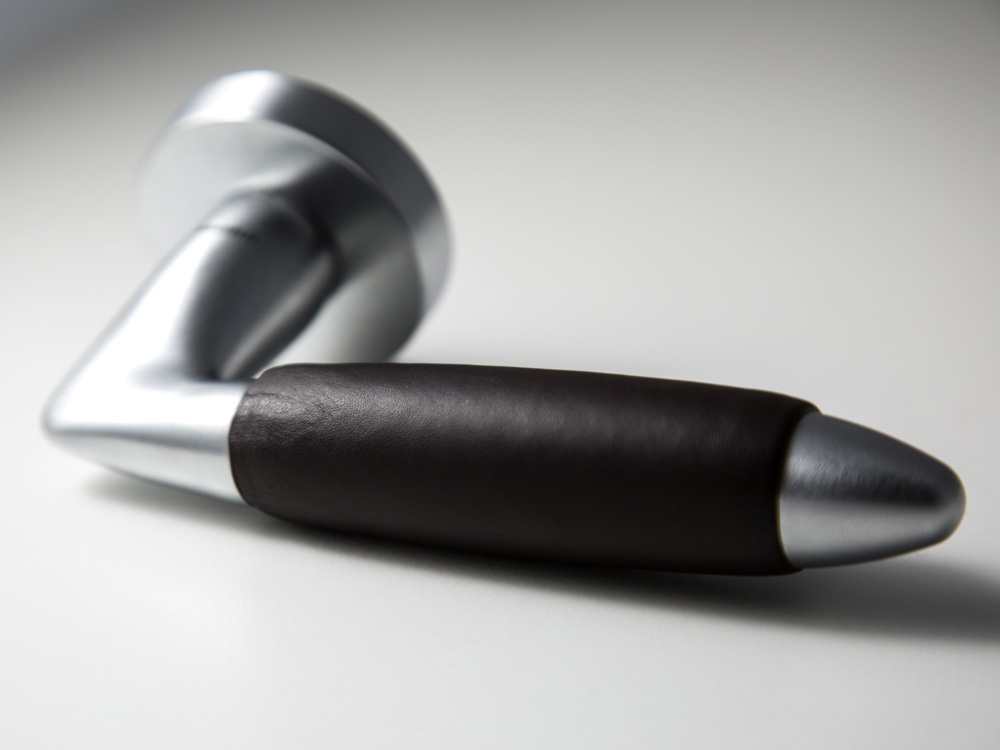 Totem Mandelli leather door handle | Windowo