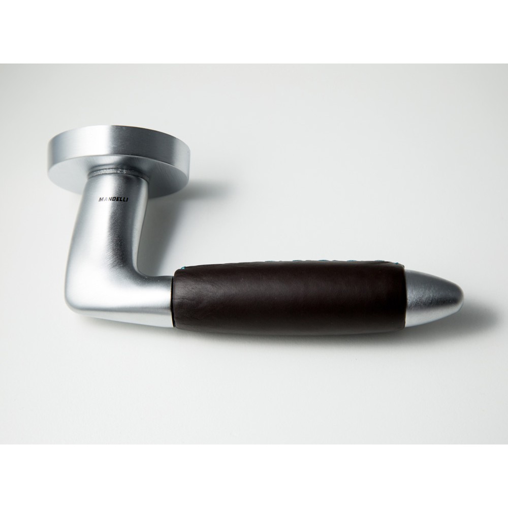 Totem Mandelli leather door handle | Windowo