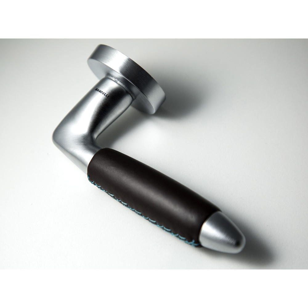 Totem Mandelli leather door handle | Windowo